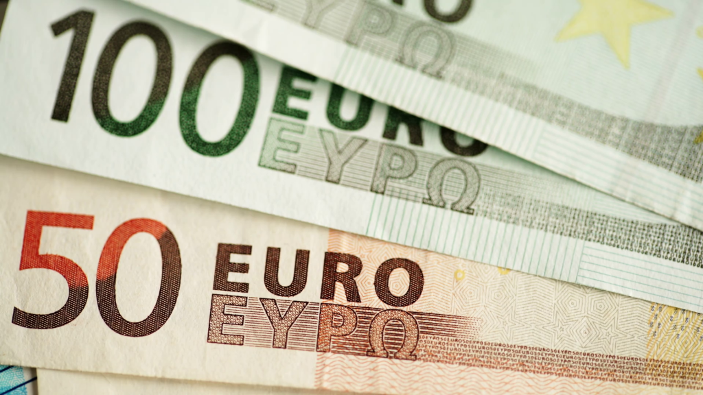 Uz katras banknotes ir skaitļi Uzzini, kuri no tiem piesaista veiksmi ...